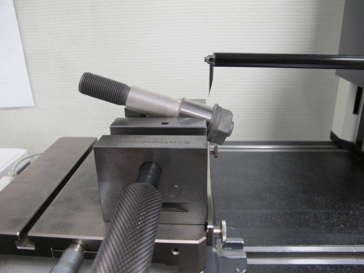 Contrôle par contourographe d'une vis spéciale - ANDRÉ LAURENT